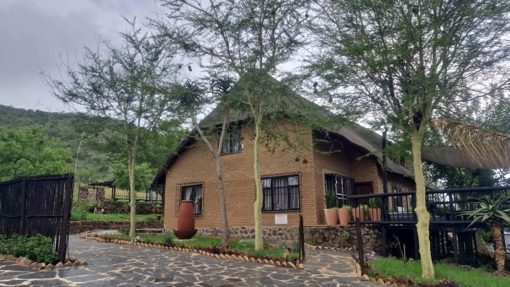 Nature's Green Resort And Spa - Royal Cottage - Hartbeespoort