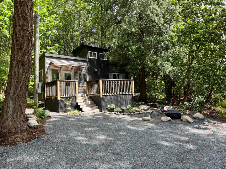 Malaspina Strait Tiny Home - Powell River