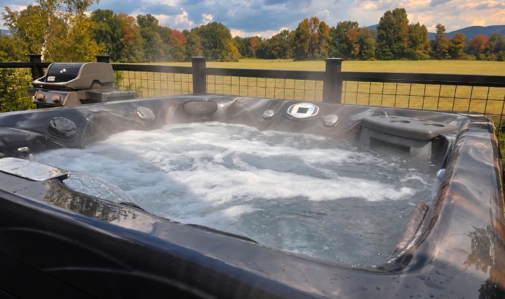 Hot Tub! Sauna! Mtn Views, Saco River! - North Conway, NH