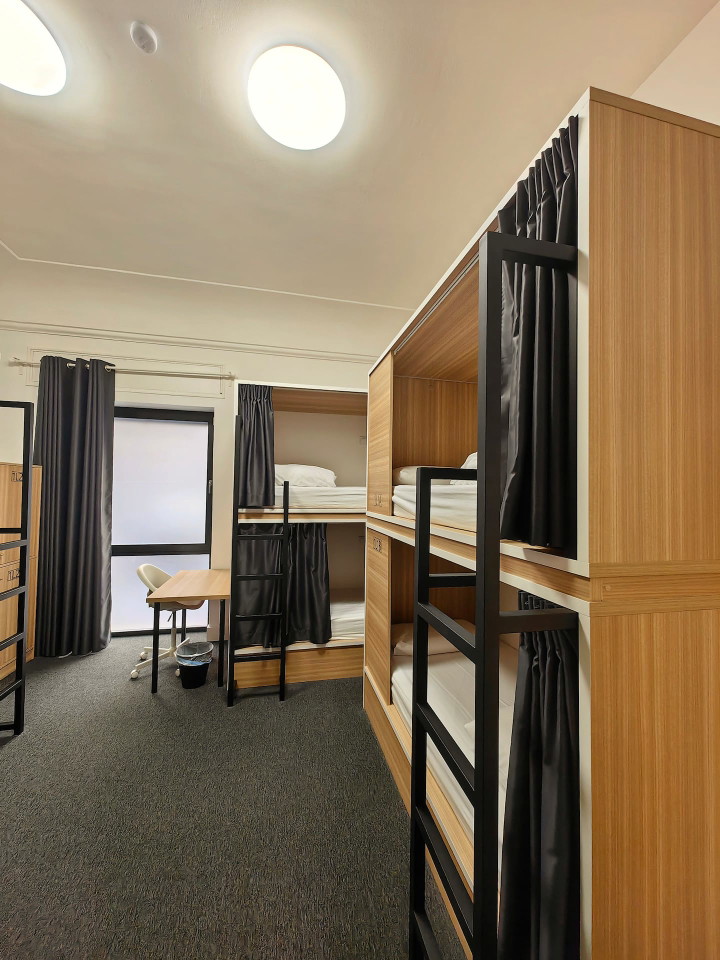 Cama En Habitación Compartida Mixta De 8 Personas - Madrid