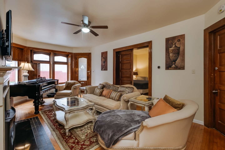 Historic 2br Apt In Hamilton District With Parking - Allentown, PA