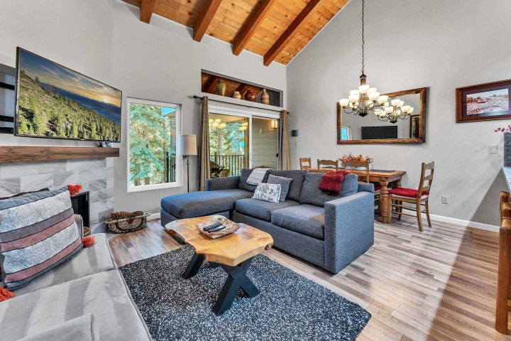 Carnelian Bay 2br + Loft, Near Beach & Trails - Carnelian Bay, CA