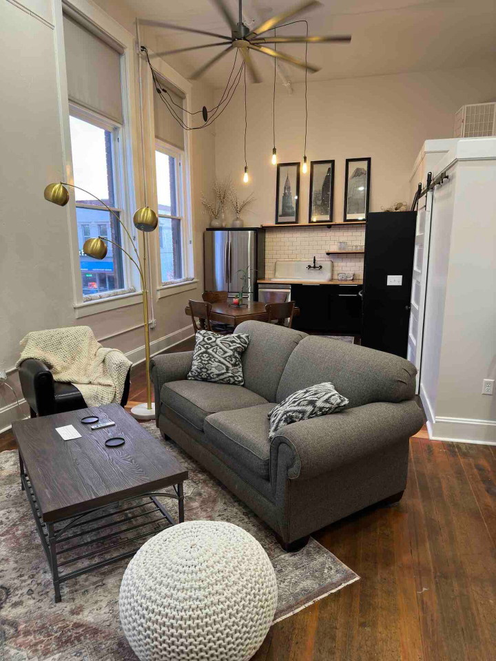 Luxury Downtown Historic Loft #2 - Kearney, NE