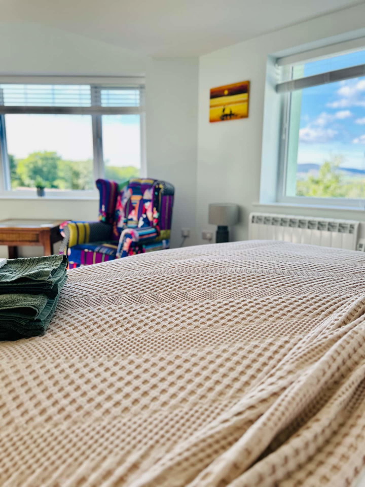 Studio Apt | Views + Parking (Cars, Vans, Bikes) - Isle of Man