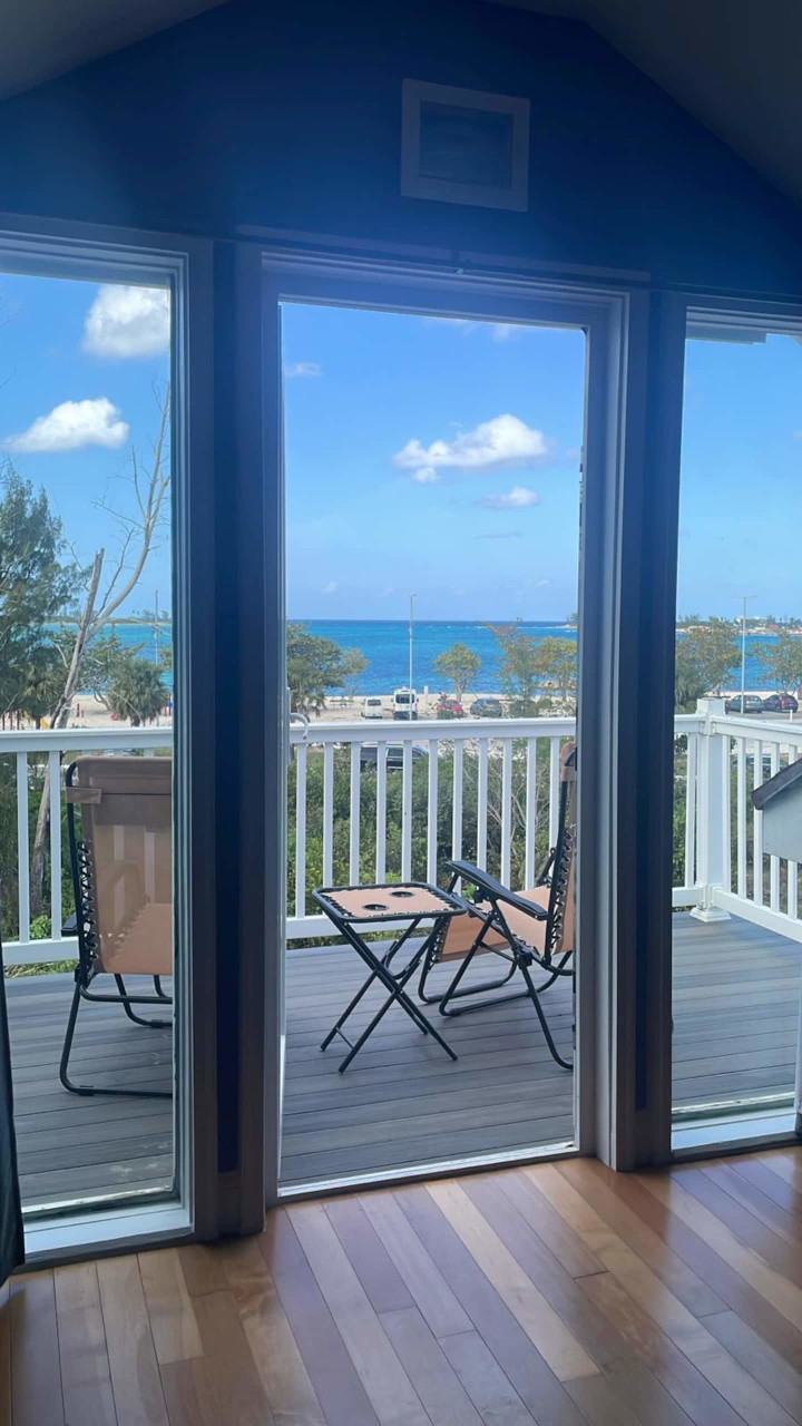 Blessings 1: 5br Oceanview Home With Beach Access - Nasáu