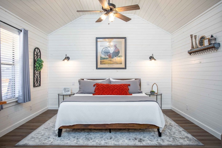 Emmy's Haus | Country Cabin For Couples - Fredericksburg, TX