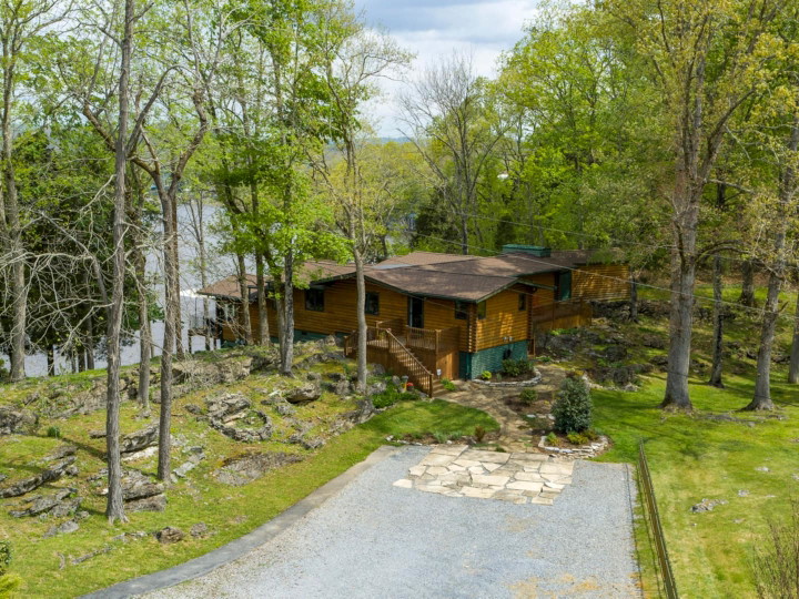 Log Cabin On Boone Lake - Bristol, TN