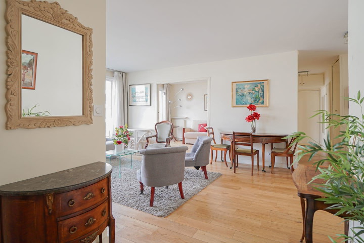 Parisian Elegance And Charm - Issy-les-Moulineaux
