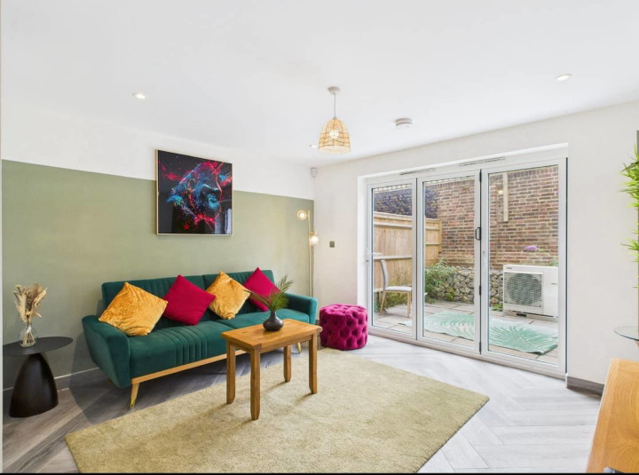 Modern & Comfortable | Free Cleaning - Tonbridge