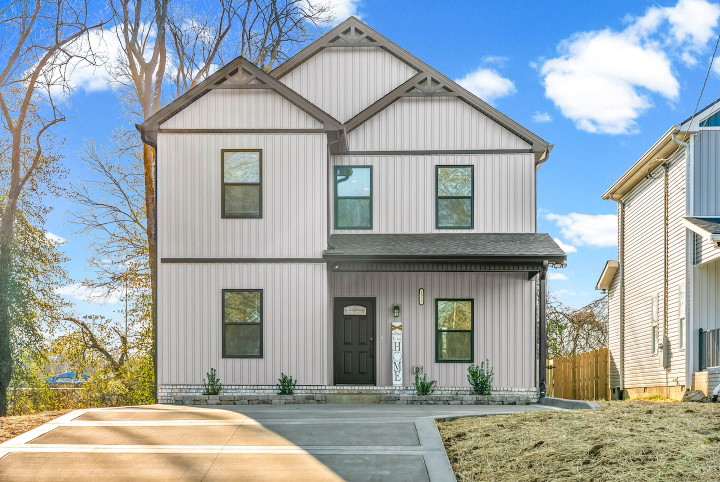 Main Street Manor | Spacious Home Near Dining - Clarksville, TN