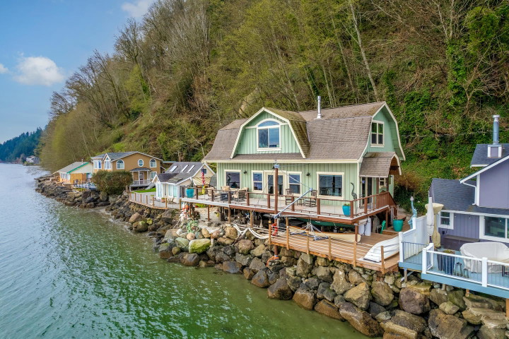 Sunrise Beach House A Paradise Getaway - Gig Harbor, WA