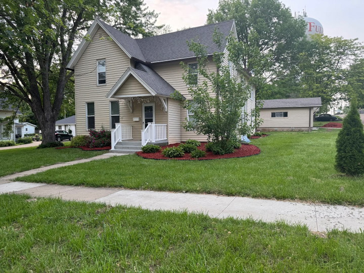 Charming Historic Home - Clinton, IA