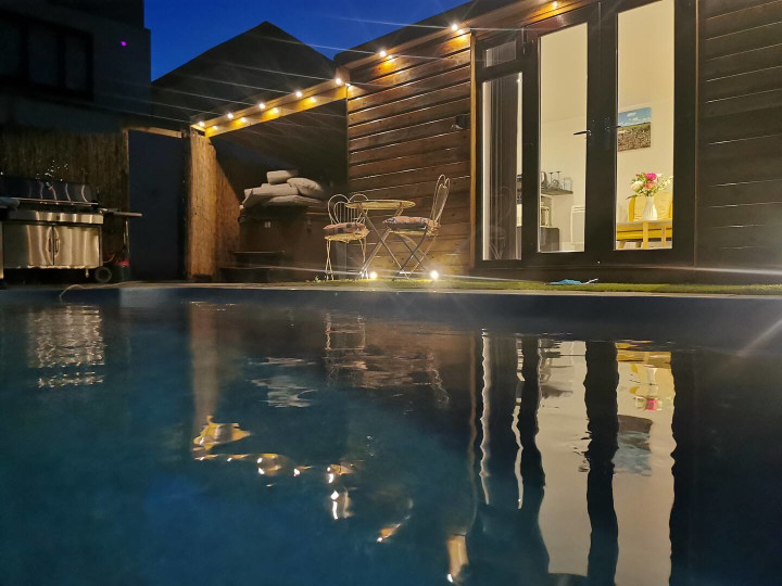 Private Pool, Hot Tub, Luxury Cabana Poole Dorset. - Wareham, UK