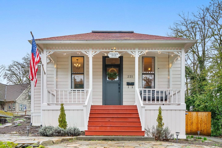 Historic Charm | Heart Of Oc - Oregon City, OR