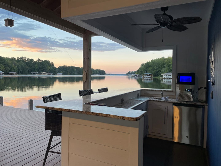 Waterfront Cottage W/ Boathouse & Bar! - 가스통 호