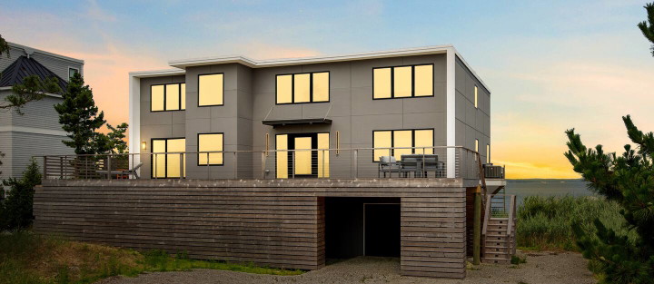 Bayfront Bliss Dune Road 6br With Floating Dock - Westhampton Beach, NY