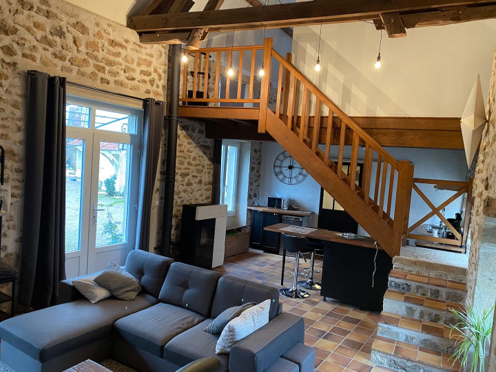 Maison Indépendante Avec Entrée De Cour Séparée - France