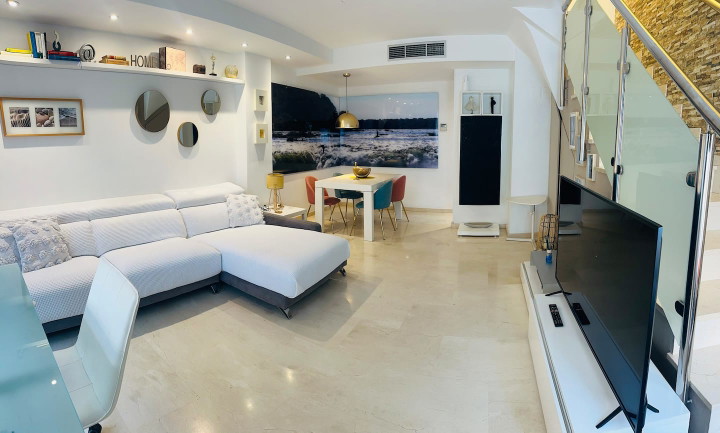 Modern Home With Terrace - Paterna
