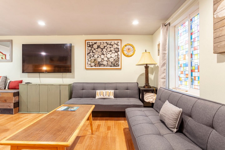 A Cozy Cabin Getaway, 3 Bdr 2 Bath. Pet Friendly - Crestline, CA