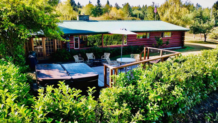 Authentic Loghome With Hot Tub, Views & Gamegarage - Sequim, WA