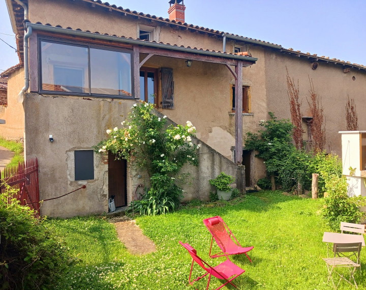Gîte Familial & Pro · Charme Au Cœur Du Beaujolais - Parc de Courzieu