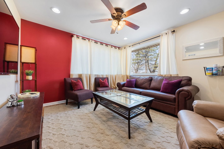 Cozy House, Main Road Access, Close To Colleges - Wheaton, IL