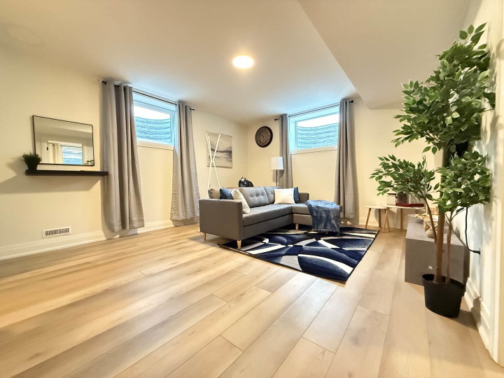 Executive Suite/2 Bedroom & Private Entrance - Ontario