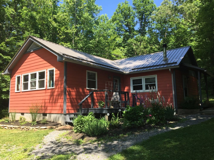 Charming Cottage Near Greenbrier River - White Sulphur Springs, WV