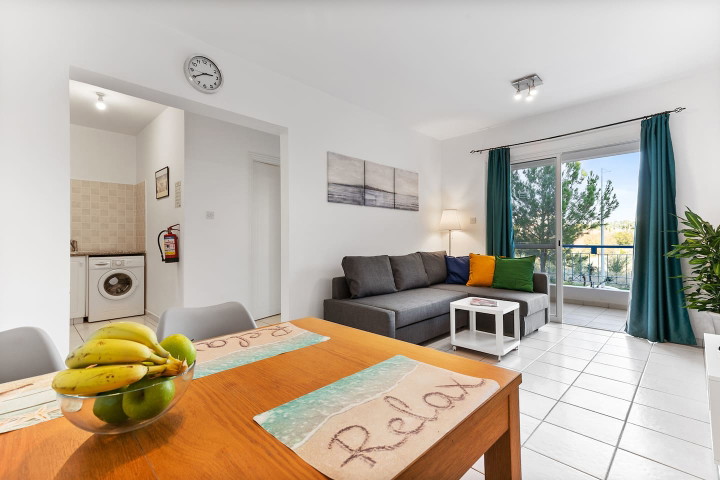 Iris Apartment - Wonderful Swimming Pools Under Palm Trees - Paphos
