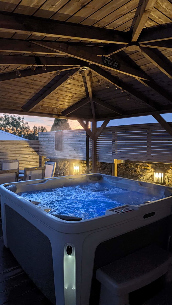 Moroccan Hot Tub, Ev Charger, Parking, Sleeps 15 - Plymouth
