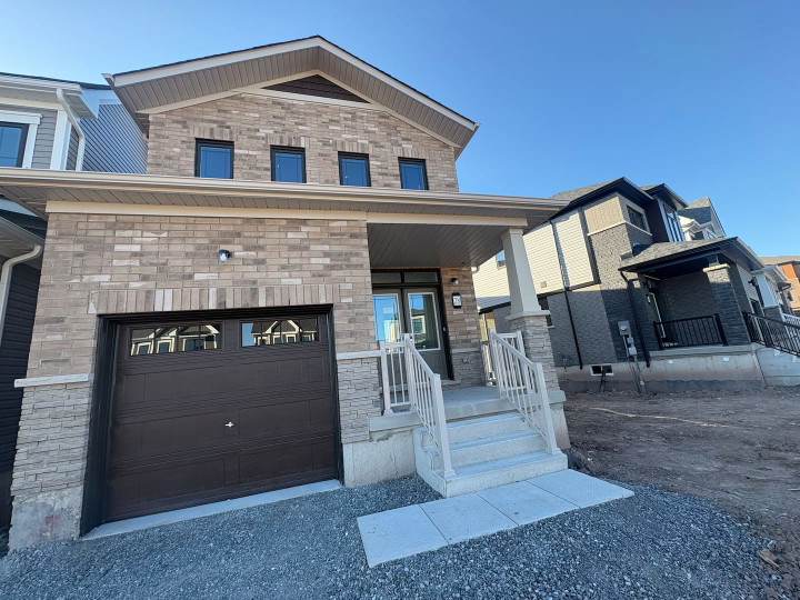 Brand New Beautiful House Near Niagara Falls. - Welland