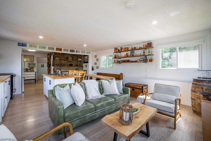 Welland's Vintage Canadian Loft - Welland
