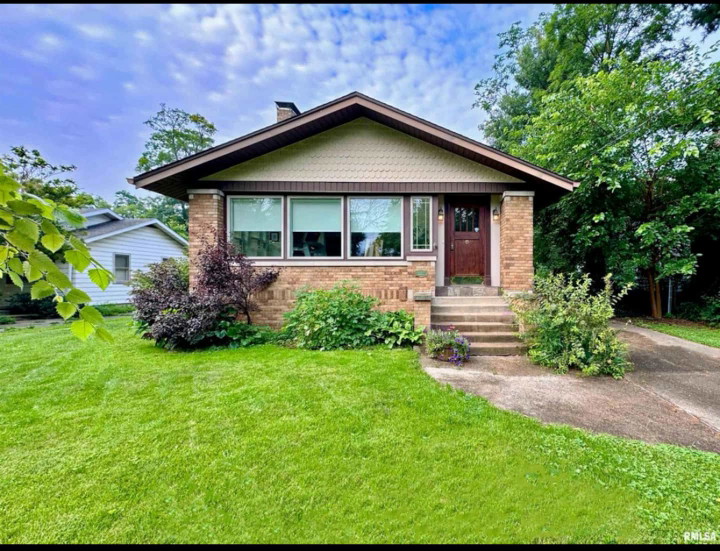 Peoria Heights Cozy Cottage - Peoria, IL