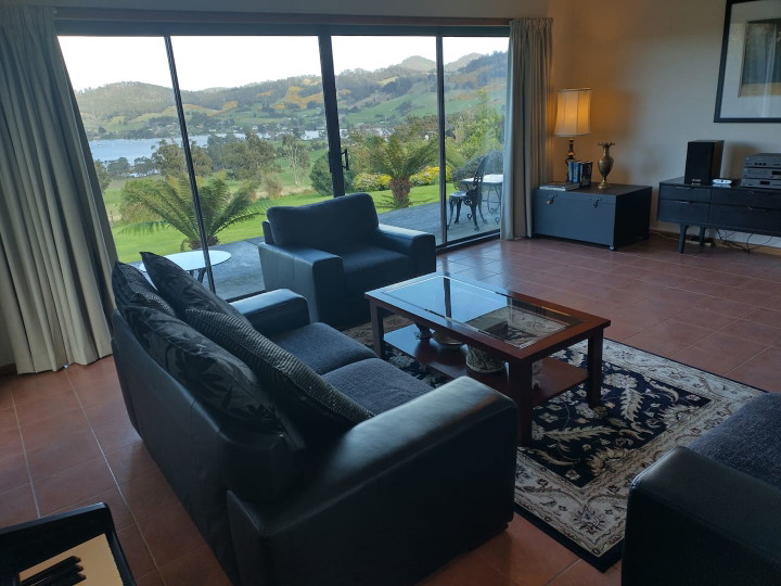 Hillside House | Fab Water & Mountain Views | Wifi - Cygnet