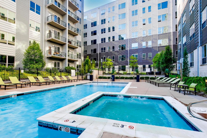 4th Street Suites - Luxury King Bed Suite - Louisville, KY