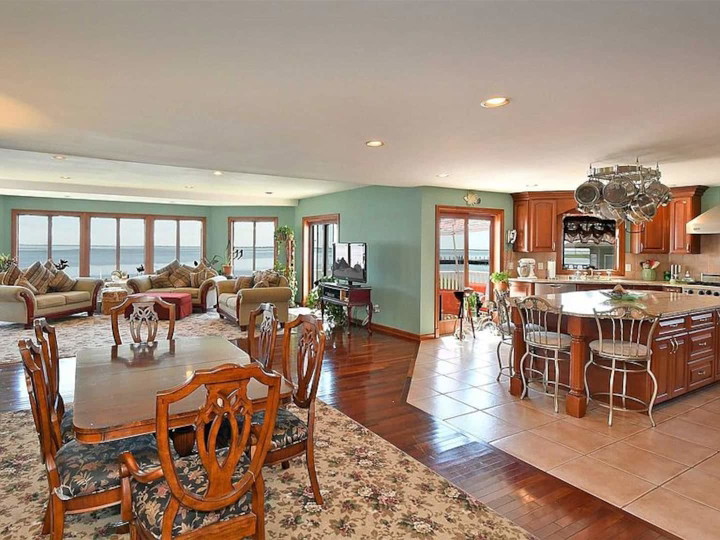 Entire Waterfront Home With Panoramic Views Of The Bay And Private Beach - The Hamptons, NY