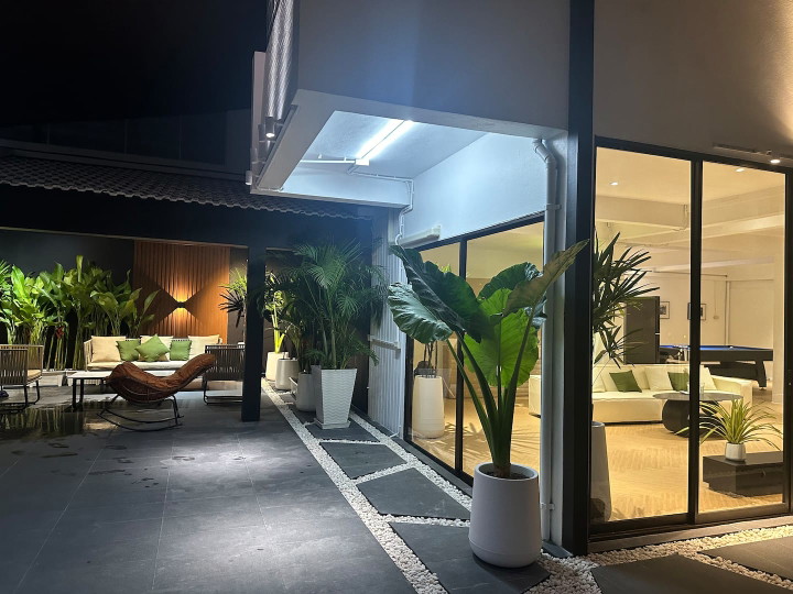 Private 4 Bedroom Villa In The Heart Of Bangkok, 5 Minutes Walk To Cowboy Street - Bangkok