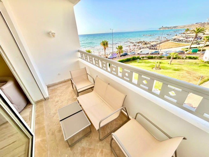 Beach-front Apartment - Pool Access & Beach View - Tangier