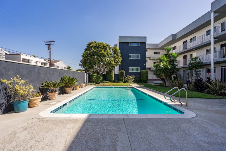 Fall Special! Luxurious, Modern Condo - Gym, Pool, Steps To Hermosa - Manhattan Beach, CA