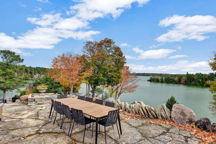 Badger's Sett - Estate On Point With Hot Tub - Kingston, Canada