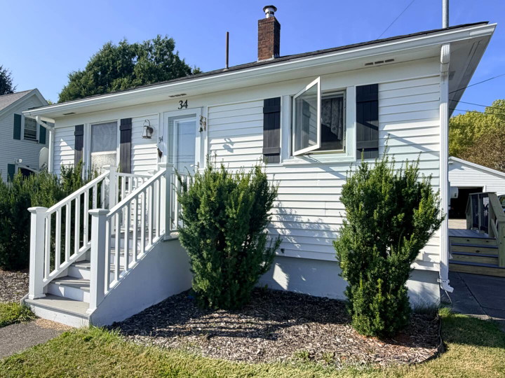 Charming Midcoast Bungalow - Rockland, ME