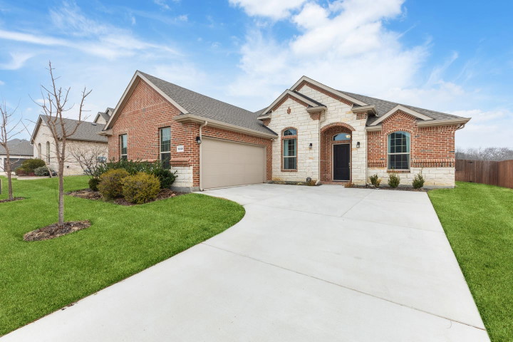 Spacious New Home + Outdoor | Close To Dfw - Mansfield, TX