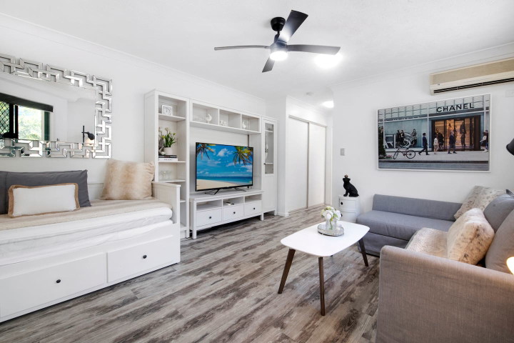 Chevron Island Gem; Walk Everywhere + Free Parking - Surfers Paradise
