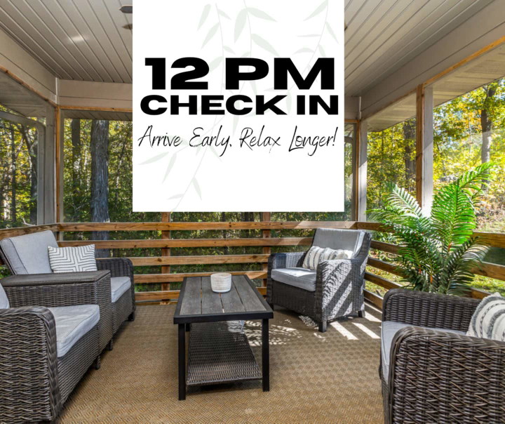 Fireplace & Firepit | Screened Porch | Pool Access - Galena, IL