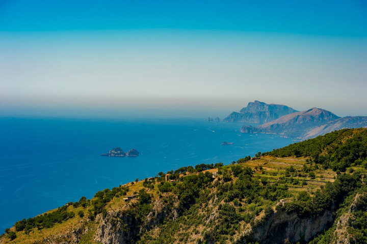House With A Sea View - Furore