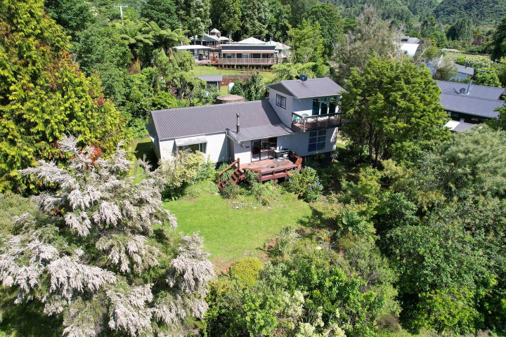 The Enclave - Lake Tarawera Views, Sleeps 6 - Rotorua
