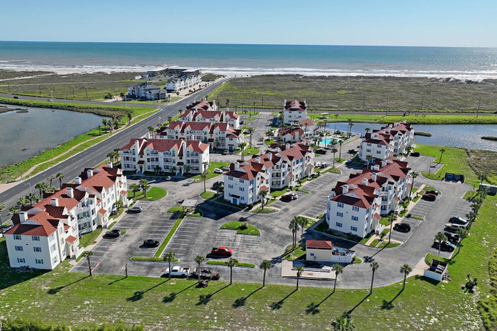 Beach Club 262 | Close To Gated Pool & Beach - Corpus Christi, TX