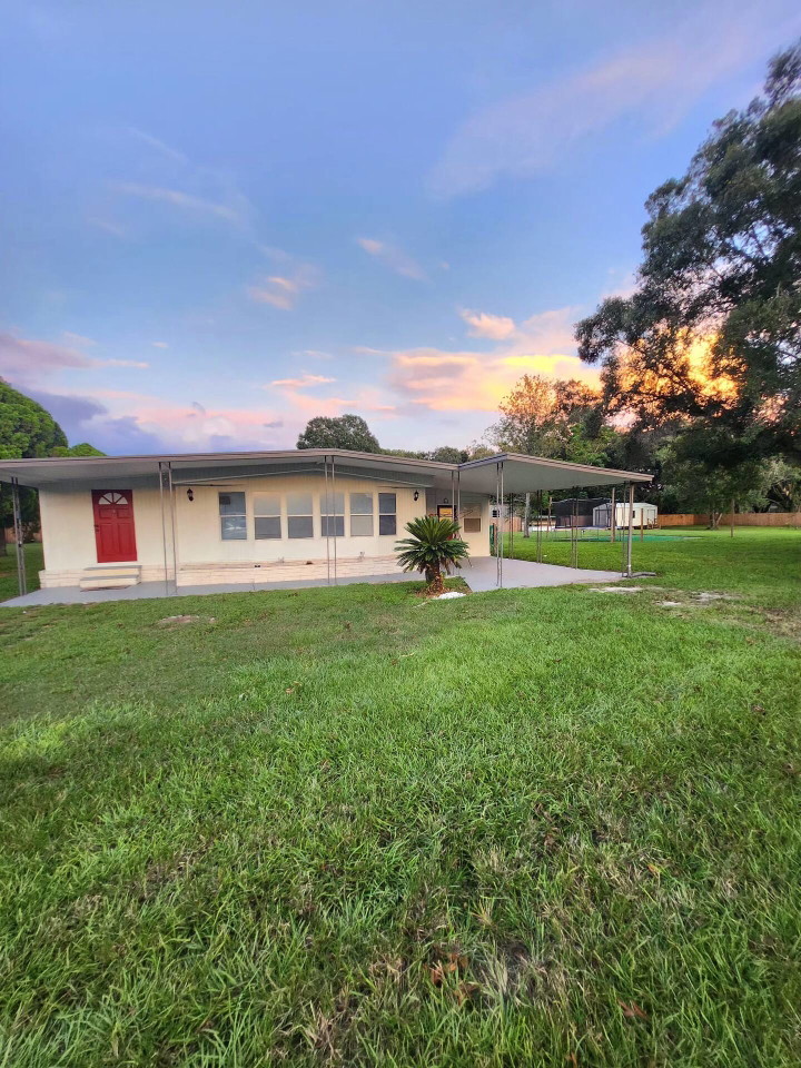 Country Living In The City On Over An Acre - Wesley Chapel, FL