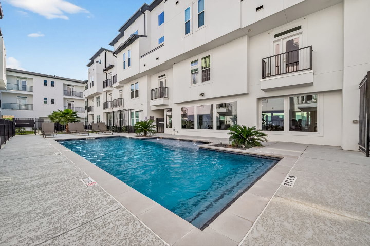 1 Bed Apartment, Pullout Couch, Pool & Gym 105 - Houston, TX