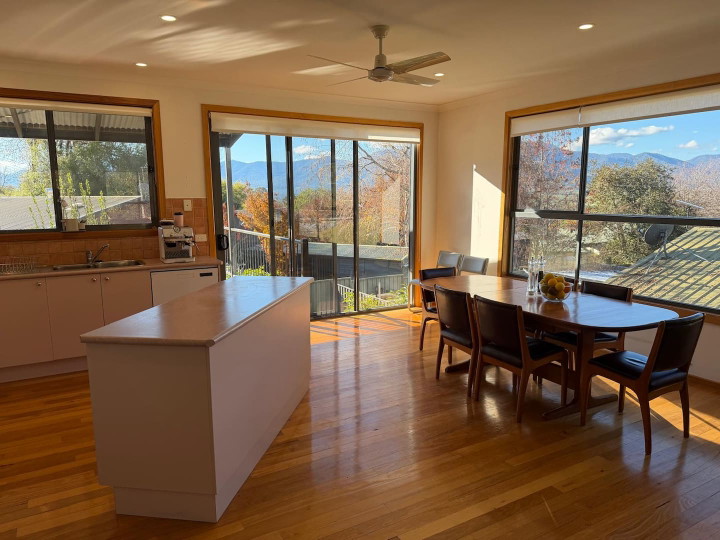 Valley Haus | Mountain Views | Sauna - Mount Beauty